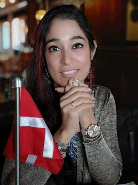 Dferen Amina Sardar Bliver Spyttet På Og Kaldt Forræder Og Vantro