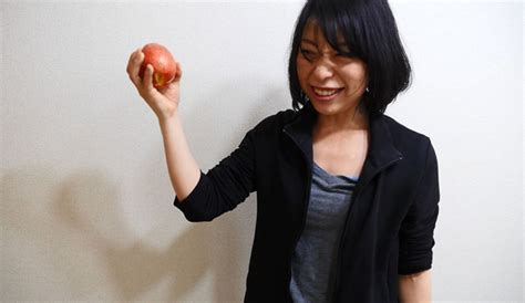 りんごを手でにぎり割りたい デイリーポータルz