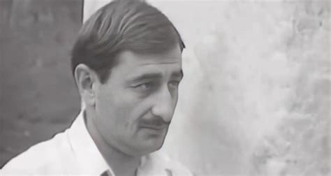 რკინის სარი მოწყვიტა დედის გინებით გამოგვეკიდა და კიდევ კარგი რომ ვერავის მოგვარტყა თორემ