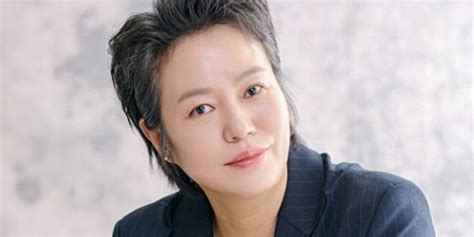 16살 연하남과 연인 관계일 정도로 엄청난 매력 지닌 중년 여배우 필더무비