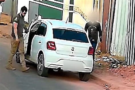 Vídeo Assassinos Escondem Armas Em Casa Após Matar Fazendeiro Metrópoles