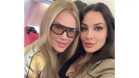 نيكول سابا بصحبة نادين نسيب نجيم في طريقهما لحضور حفل Joy Awards 2025