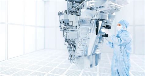 Wsj Huawei пытается переманить сотрудников компании Zeiss обладающих секретной информацией