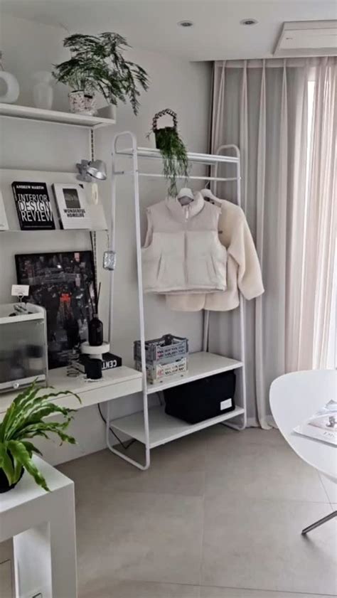 한나 에헤엠a 월요일 🔥 봄이 왔어요 💐 오랜만에 머리도 뽀글뽀글 볶았고 기분이 좋아요 오랜만에 날 좋은 가로사진 ️ 요즘 갖고 싶은 가구가 생겨서 어디