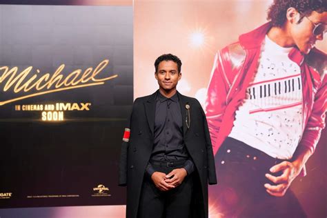 Duizenden Fans Verwelkomen Jackson Familie Bij Première Van Michael