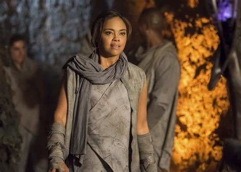 Supergirl Season 3 Episode 3 Photos Far From The Tree Seat42f
