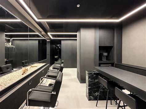 며칠 전 프로젝트 하나가 끝났다 촬영 하고 오픈도 잘 했는데 한동안 에너지를 쏟았던 현장이다보니 시원하면서도 공허했다 가뭄에