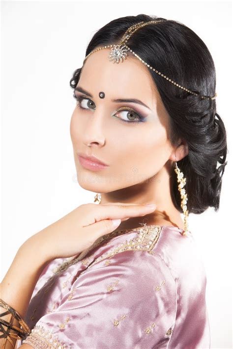 Menina Indiana Bonita Do Retrato Foto De Stock Imagem De Diverso Escuro 36237824