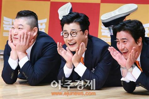 [aju포토] 강호동 김성주 안정환 수줍은 세 쿡방mc 쿡가대표 제작발표회 아주경제