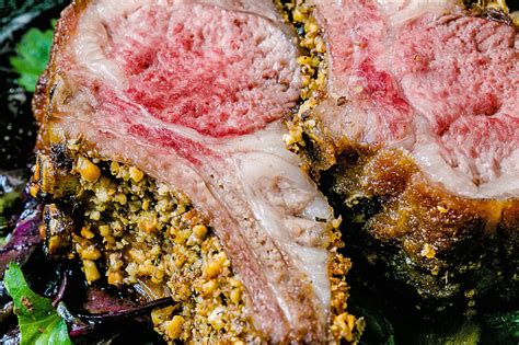 그릴에서 조리한 육즙이 많은 스테이크 맨 위 보기 나무 배경에 공간을 복사합니다 매크로 고급 요리에 대한 스톡 사진 및 기타 이미지 Istock