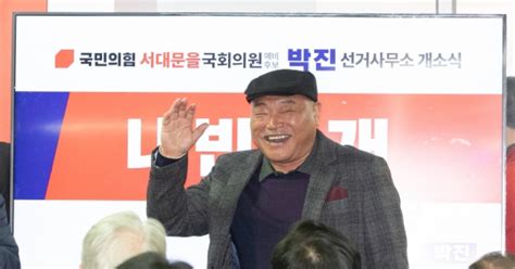 김흥국 박정희·육영수 다큐 영화 제작한다