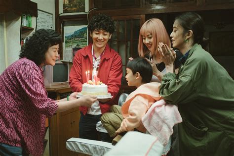 Day Off Movie Review 1980s Sex Symbol Lu Hsiao Fen Shines As An Ageing Hairdresser In Taiwanese