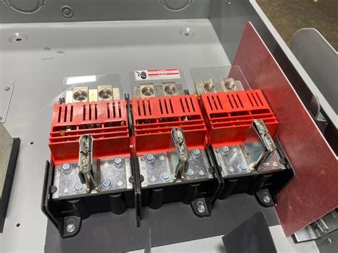 400 Amp Siemens Gf325na Safety Disconnect Switch 400a 3 Pole 240 V 3 Phase For Sale