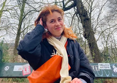 Mandy Pixel Kiosk Radio