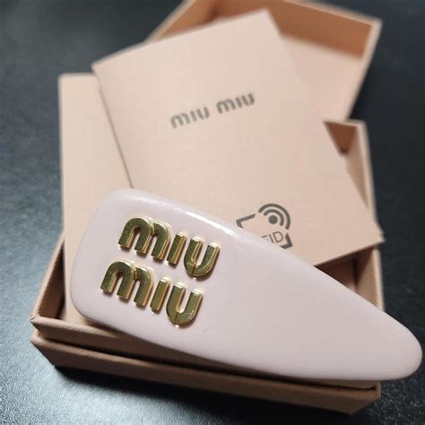 미우미우 미우미우 헤어핀 머리핀 팝니다 위시버킷