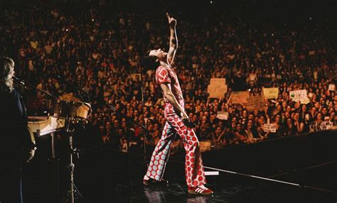 Harry Styles Win Hearts After He Stops Live Concert For Calling Fans