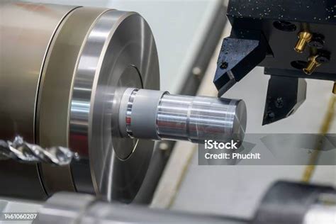 Cnc 선반 기계는 금속 샤프트 부품을 절단 형성 Cnc 장치에 대한 스톡 사진 및 기타 이미지 Cnc 장치 선반 제조설비 돌기 Istock