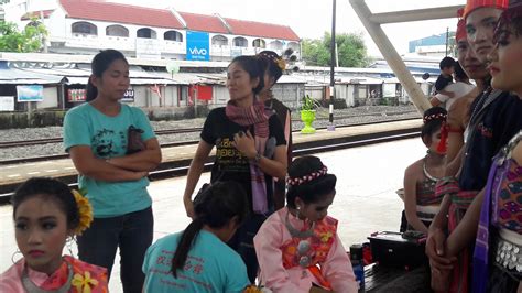 ท่านรองฯวิไลพร จิตต์มั่นการ โปงลางโรงเรียนปรางค์กู่