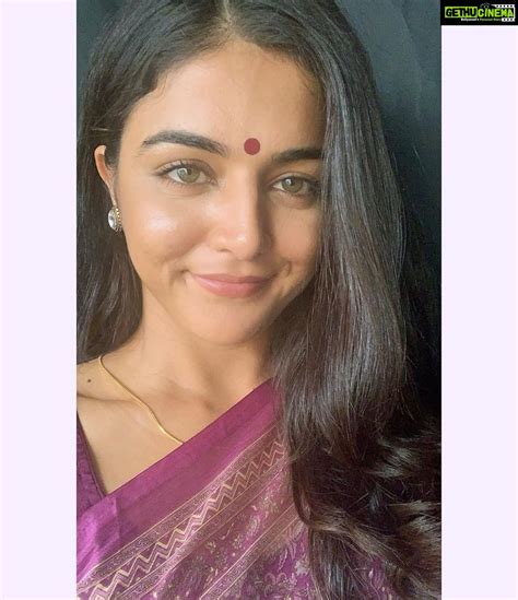 Wamiqa Gabbis Instagram Twitter And Facebook On Idcrawl