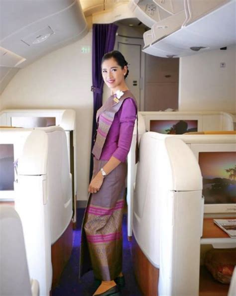 พาดูชุดเเอร์โฮสเตส 10 สายการบินเริ่ดทุกชุด