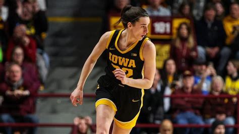 Caitlin Clark Breaks Lynette Woodards Womens Sco Iowa Womens