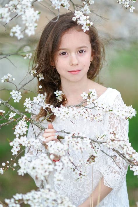 Retrato De Um Menino E De Uma Menina Imagem De Stock Imagem De