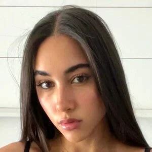 How Old Is Izzy Green Kahawatungu