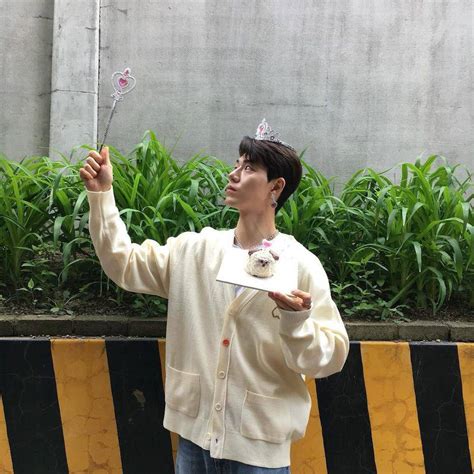 7 Potret Ulang Tahun Ke 26 Bae Hyun Sung Kejutan Dari Staf Idn Times