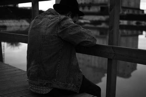 مجموعه عکس پروفایل سیاه و سفید غمگین و خاص برای تلگرام و اینستا