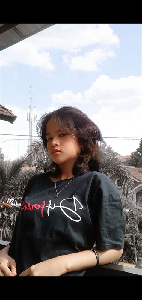 Wolf Cut Girl Women Fashion
