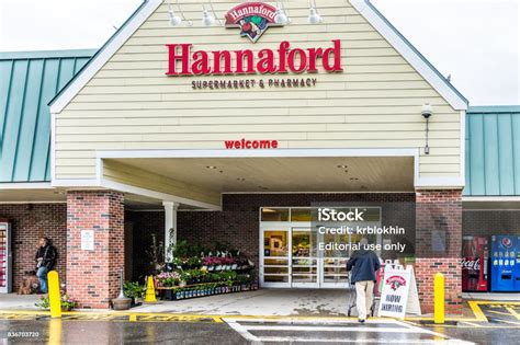 Hannaford Supermarket In Maine City With Sign And People Shopping Stock