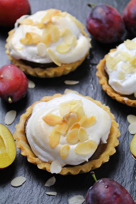 Mini Tarty Ze śliwkami I Bezą Przepis Przyslijprzepispl