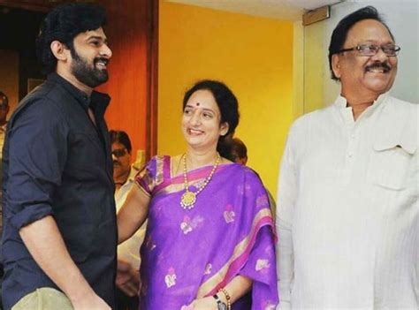 కృష్ణంరాజు శ్యామల దేవి ప్రేమ కథ తెలుసా డిప్రెషన్‌లోకి వెళ్ళినప్పుడు