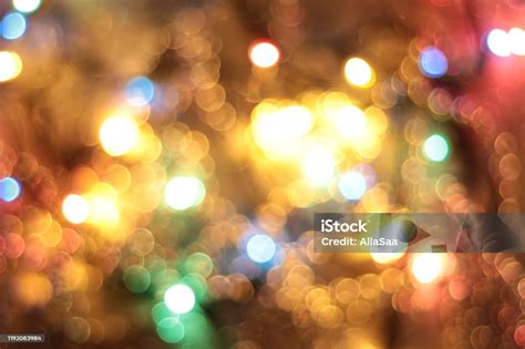 추상흐린 배경 트렌디 한 색상 핑크 라이브 산호 빛나는 빛 반점 보케의 아름다운 배경을 흐리게 당신의 디자인에 대한 흐릿한 축제 밝은 배경 배너 모던 양식에 대한 스톡 사진