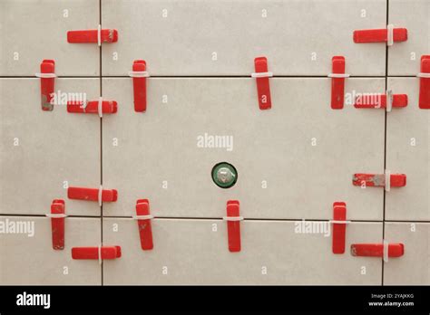Flat Wall Plastic Tile Leveling System Process Of Installation Of