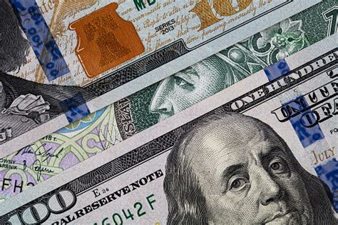 100 미국 달러와 100 폴란드 Zloty 지폐 100 달러 지폐 미국 지폐 통화에 대한 스톡 사진 및 기타 이미지 100 달러 지폐 미국 지폐 통화 개념 개념과