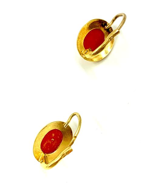 Classic 18 Karat Yellow Gold And Red Coral Oval Earrings Italy 20th