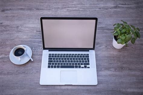 Cómo se declara una variable en tu lenguaje de programación favorito