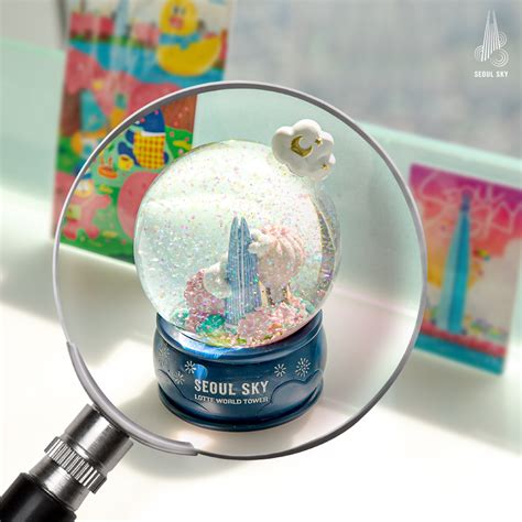 Event 이벤트 서울스카이 추리 게임 Start 이번 달 방구석 명탐정은 누구🔍 봄바람처럼 살랑살랑 날리는 영롱한 ‘이것 봄꽃 멍 🌺 하기 좋은 나는 누구일까요