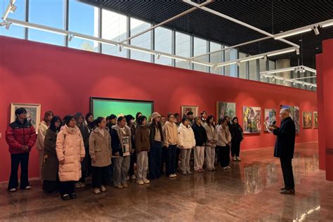 视觉传达设计学院举办 逐光而行，共赴青春之约”主题团日活动暨新团员入团仪式 视觉传达设计学院
