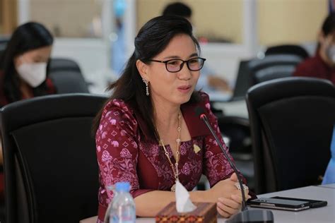 ណែនាំឱ្យស្គាល់អ្នកឧកញ៉ា និងឧកញ៉ាៗជាស្ត្រីចំនួន៥រូប កំពុងកាន់តួនាទីជាប្រធានសមាគម