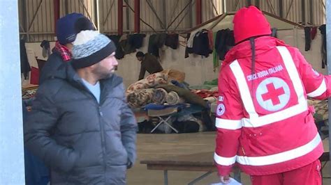 A Otto Migranti Un Lavoro Grazie Alla Croce Rossa Si Svuota Lhangar In Comina