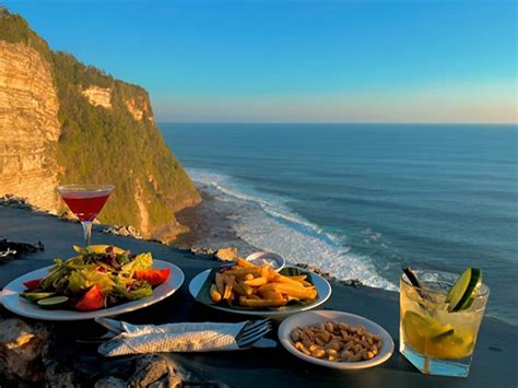 Uluwatu Cliff Cliff In Bali Places To Go In Bali Uluwatu Temple