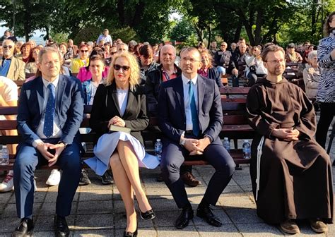 Известни личности четоха пасажи от Библията в Бургас