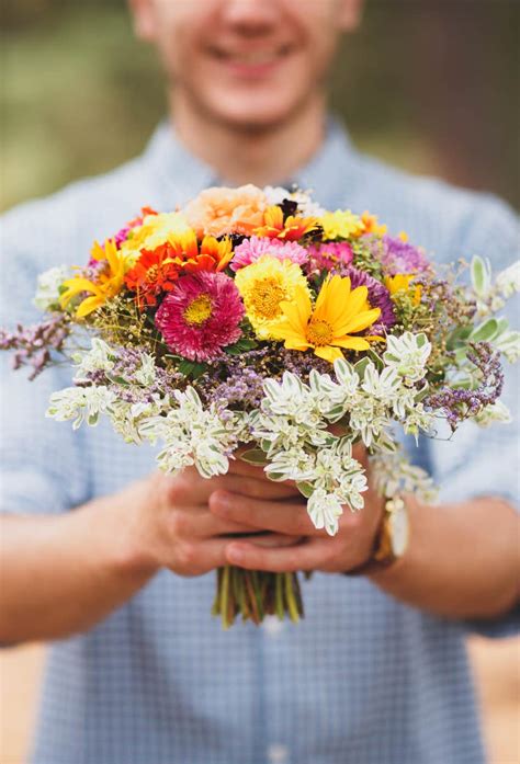 5 Things That Seem Polite When Youre A Guest In Someones Home But Are Actually Rude YourTango