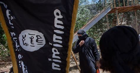 Why ISIS Is So Terrifyingly Effective At Seducing New Recruits