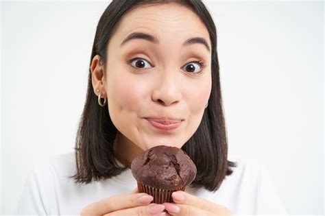 Free Photo Close Up Of Cute Smiling Asian Woman Holding Chocolate