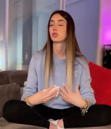 Ora Ho Una Vagina Perfetta Da Barbie Le Iene Seguono Michelle Comi Nellintervento Di