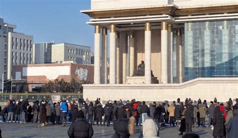 Иргэн Б Цацралын биед халдсан хэргийг шалгаж байна