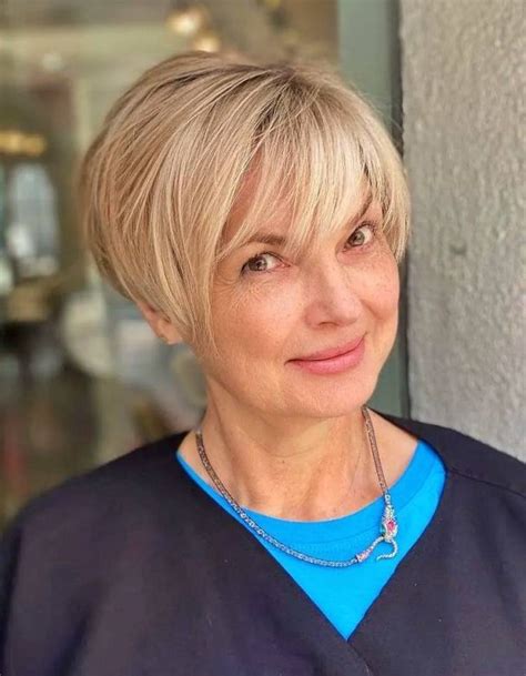 20 Stylish Older Women Prove The Modern Pixie Cut Is Timeless